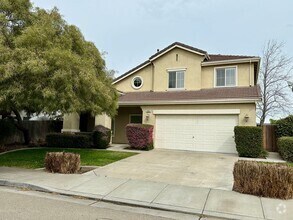 Greystone Station Apartments for Rent with Parking - Tracy, CA - 1 ...