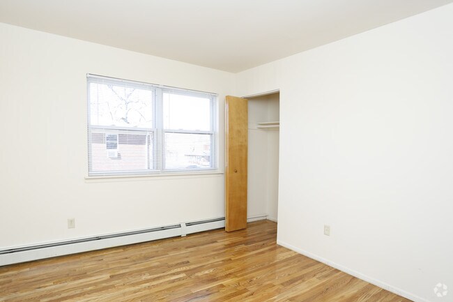 Hampton Gardens Apartments - Middlesex, NJ | Apartments.com