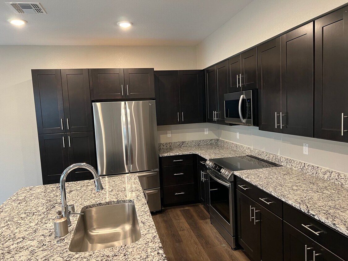 5301 E Commerce Way Unit 18103, Sacramento, CA 95835 - Condo for Rent ...