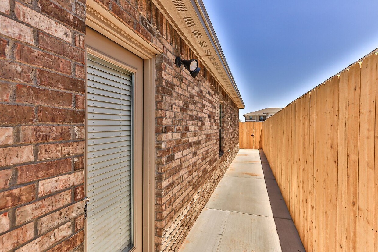 1218 Preston Trails Unit A, Wolfforth, TX 79382 - Room for Rent in ...