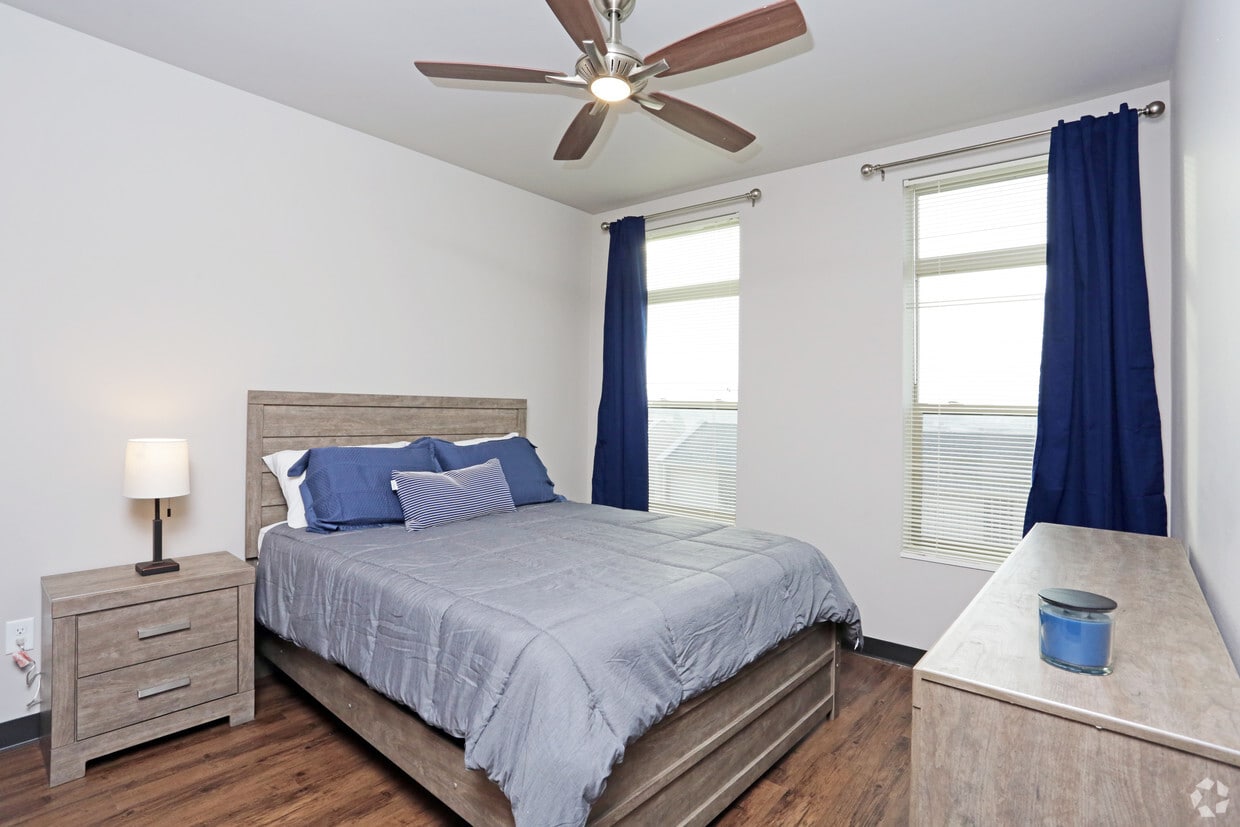 Brick Towne at Waukee Central 432 Southeast Laurel Street - 430 Se ...