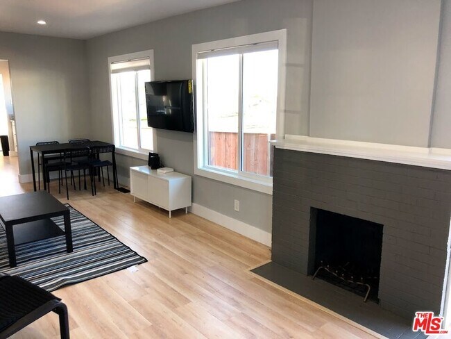 946 E Thompson Blvd, Ventura, CA 93001 - House Rental in Ventura, CA ...