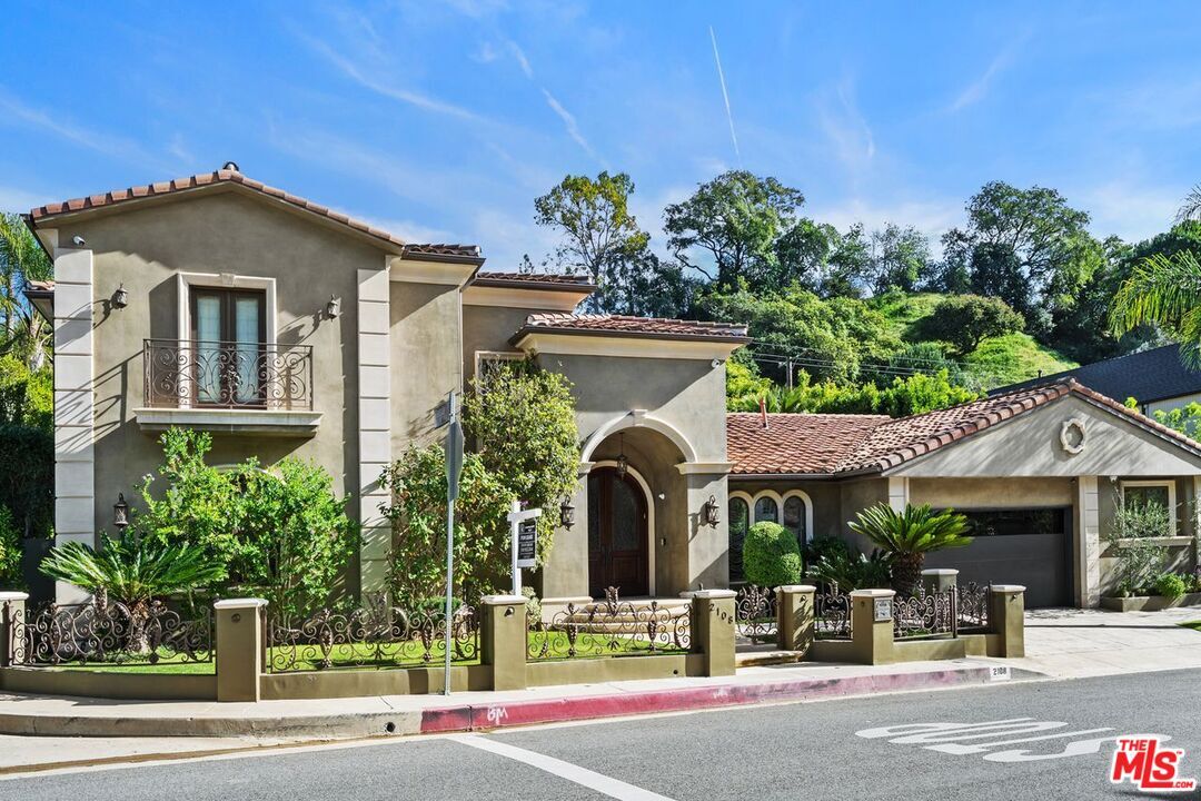 2108 San Ysidro Dr, Beverly Hills, CA 90210 - House Rental in Beverly ...