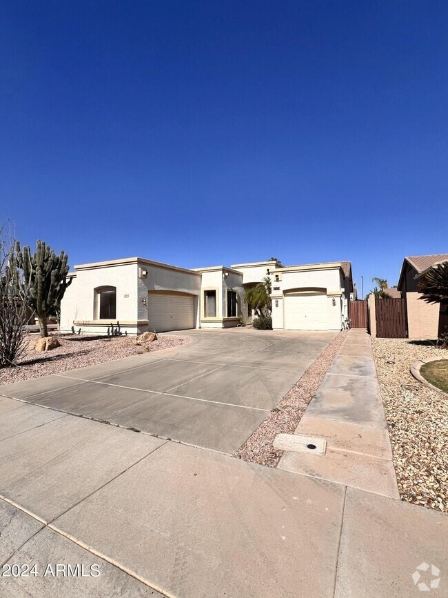 Lindsay Ranch Apartments for Rent with Parking - Gilbert, AZ - 2 ...