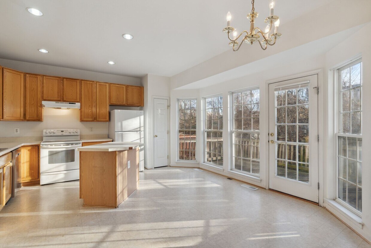 13276 Revillo Loop, Woodbridge, VA 22191 - Townhome Rentals in ...