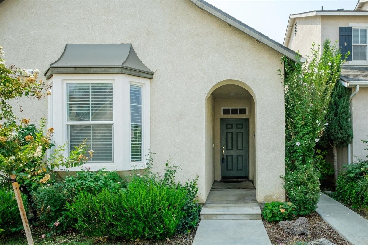 68 W Bordeaux Ln, Clovis, CA 93619 - House Rental in Clovis, CA ...