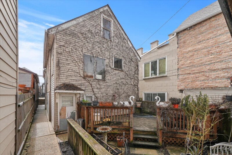2133 W 18Th Pl Unit Coach House, Chicago, IL 60608 | Apartments.com