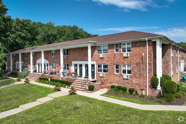 Beaver Brook Gardens Rentals in Lincoln Park at 209 Comly Rd Lincoln ...