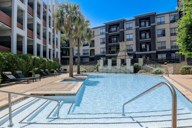 Elan at Bluffview - Apartments at 3850 W Northwest Hwy Dallas, TX ...