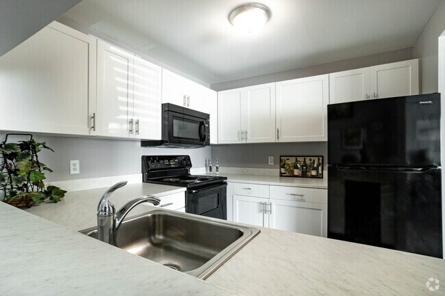 CenterPointe Apartments & Townhomes - Apartments in Canandaigua, NY ...