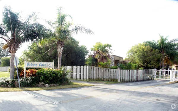 Falcon Cove Apartments - 13300 Biscayne Dr Homestead, FL 33033 ...