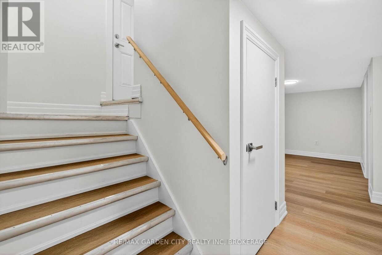 104 Carrick Ave Unit LOWER, Hamilton, ON L8M 2W6 - Apartment for Rent ...