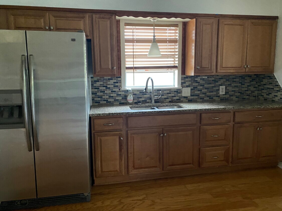 813 Zunker St, Seguin, TX 78155 - House Rental in Seguin, TX ...