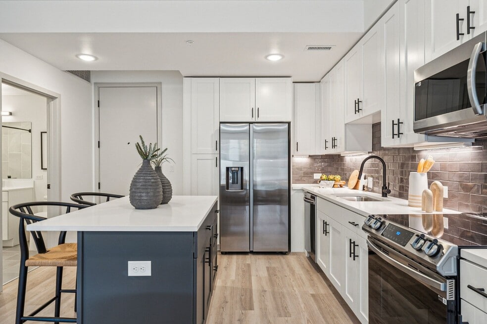 Apex Meridian East - 363 Inverness Pky Englewood, CO 80112 | Apartments.com