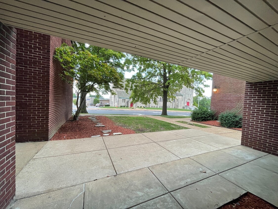 Morganford Plaza Apartments - 3725-3741 Morganford Rd Saint Louis, MO ...