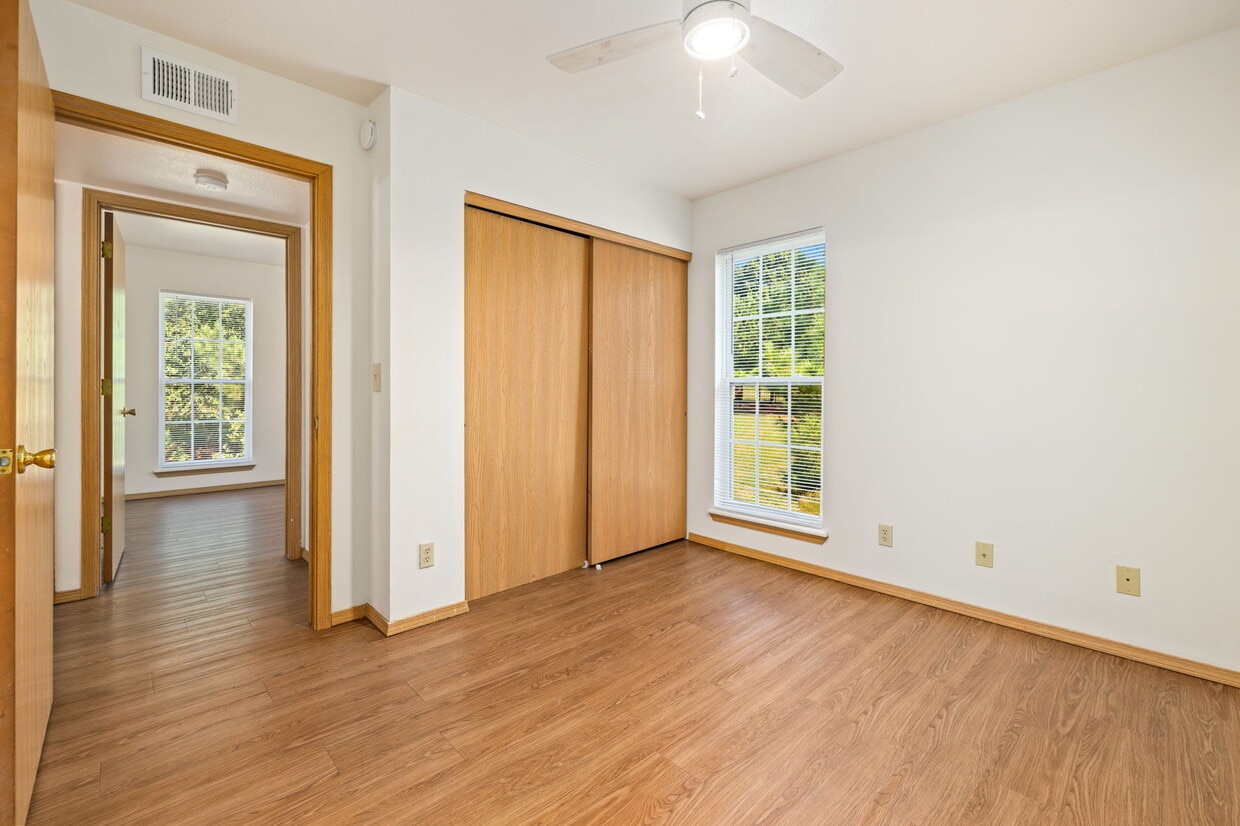 Robinson Park Apartments - 413 Columbia Pl Lowell, AR 72745 ...