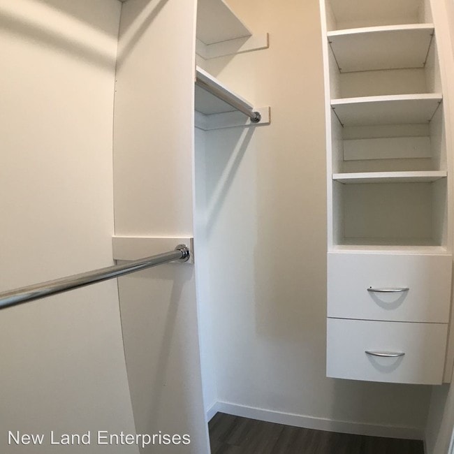 Encore Apartments - Milwaukee, WI | Apartments.com