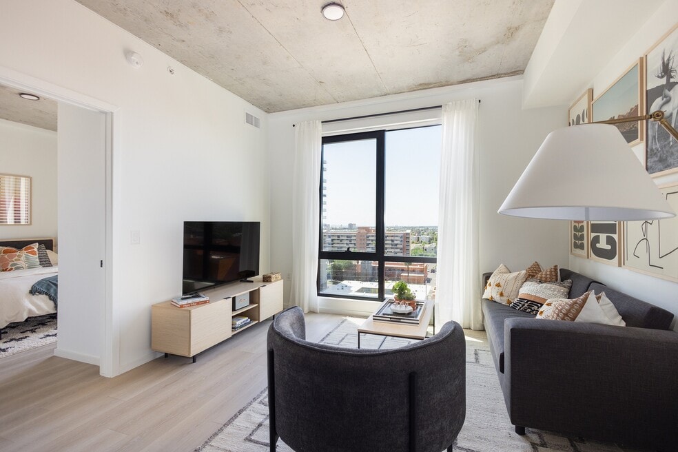 Apartments for Rent with a Walk-In Closet in Downtown Phoenix, Phoenix ...