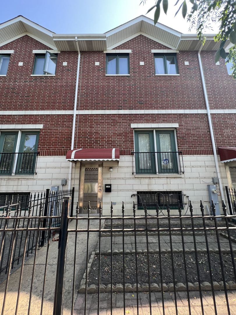 3383 S Archer Ave, Chicago, IL 60608 - Townhome Rentals in Chicago IL ...