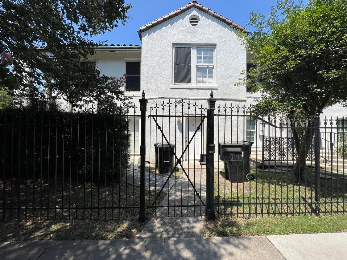 5825 Fontainebleau Dr Unit #1, New Orleans, LA 70125 - 5825 ...