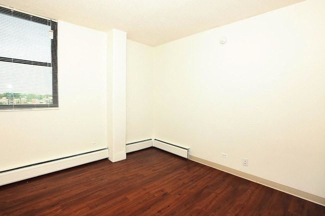 Oakley Square Apartments - Chicago, IL | Apartments.com