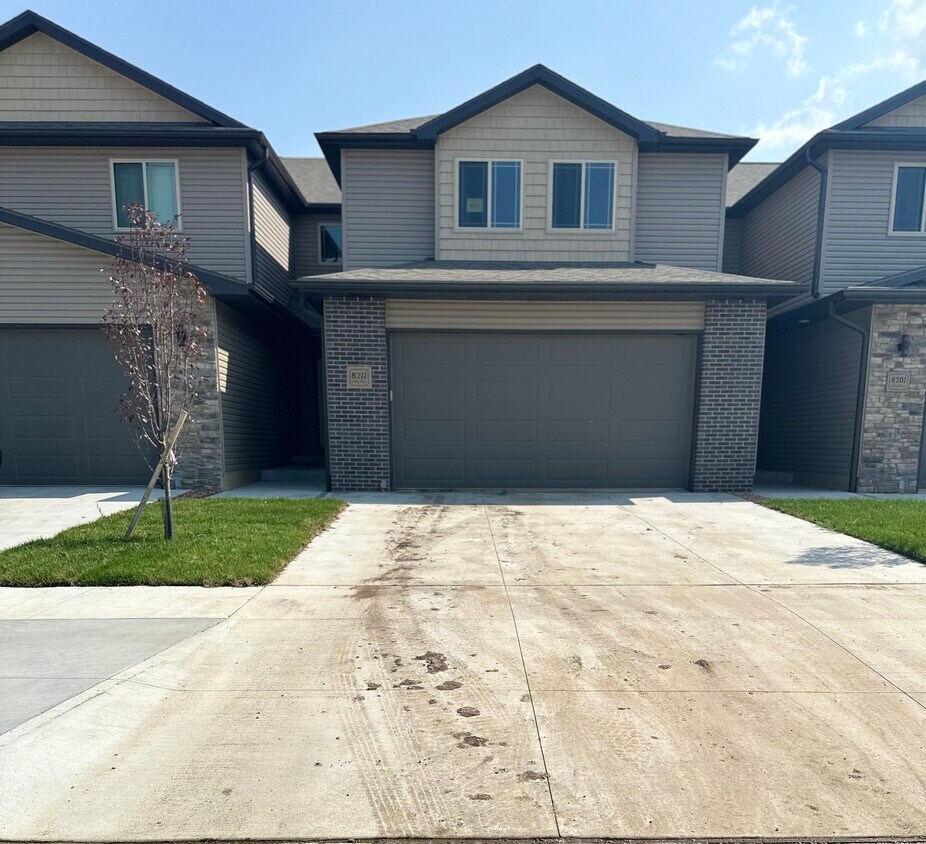 8211 Colby St, Lincoln, NE 68505 - Townhome Rentals in Lincoln NE ...