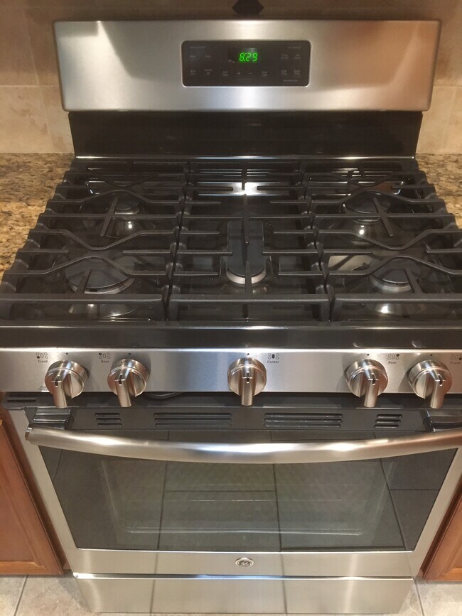 Villa Del Rey Apartments - 4241 Cahuenga Blvd Toluca Lake, CA 91602 ...