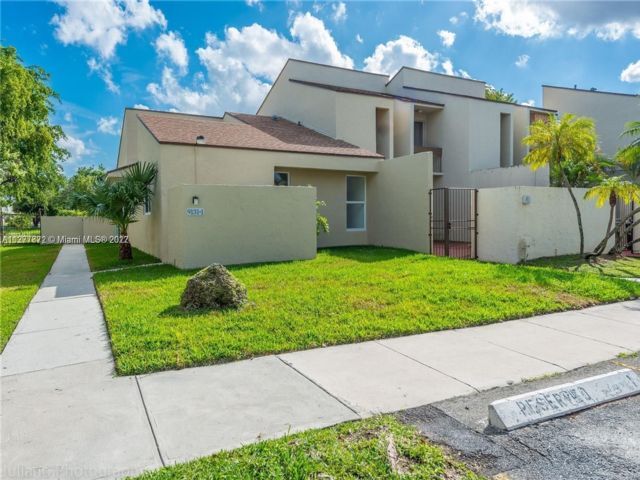 9131 Fontainebleau Blvd, Miami, FL 33172 - Townhome Rentals in Miami FL ...