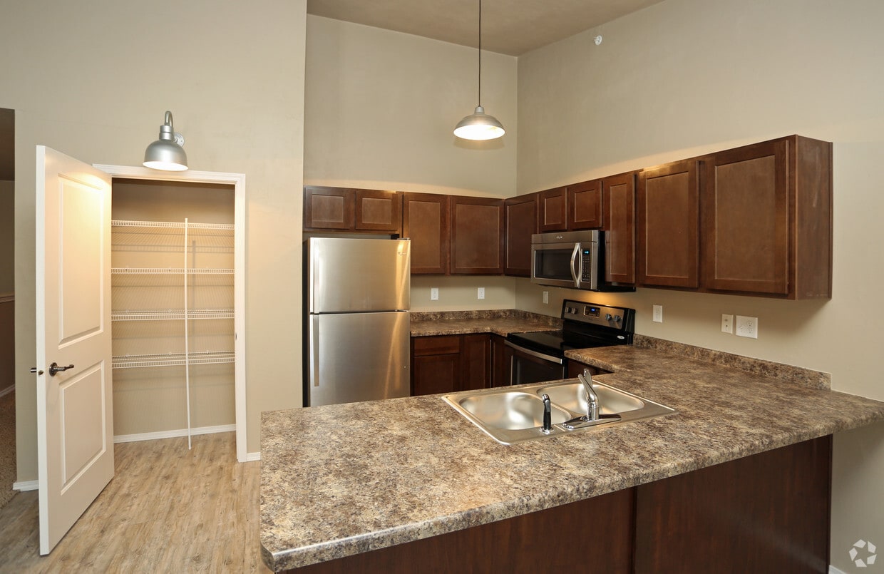Pinewood Park Villas - 2475 Woodale Ave Howard, WI 54313 | Apartments.com