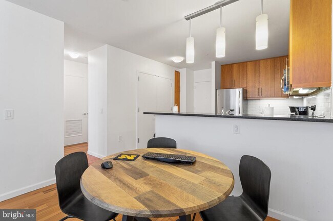 1425 Locust St Unit 4E, Philadelphia, PA 19102 - Room for Rent in ...