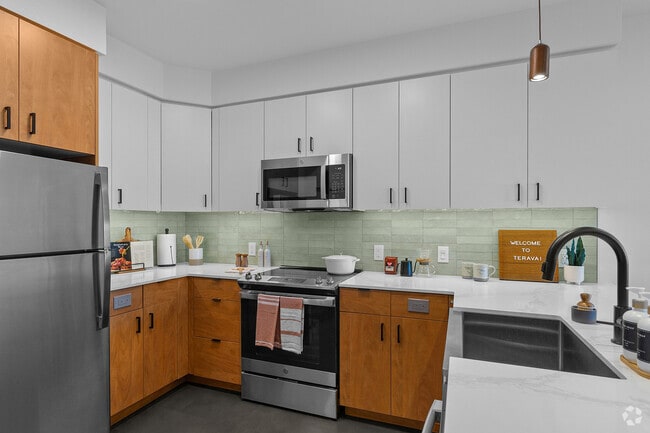 Century West Apartments for Rent with a Walk-In Closet - Bend, OR ...