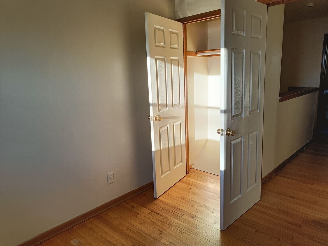 7308-7312 W Mill Rd Unit 7308, Milwaukee, WI 53218 - Room for Rent in ...