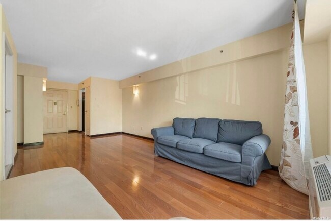 6434 Grand Central Pky Unit 2, Forest Hills, NY 11375 - Condo for Rent ...