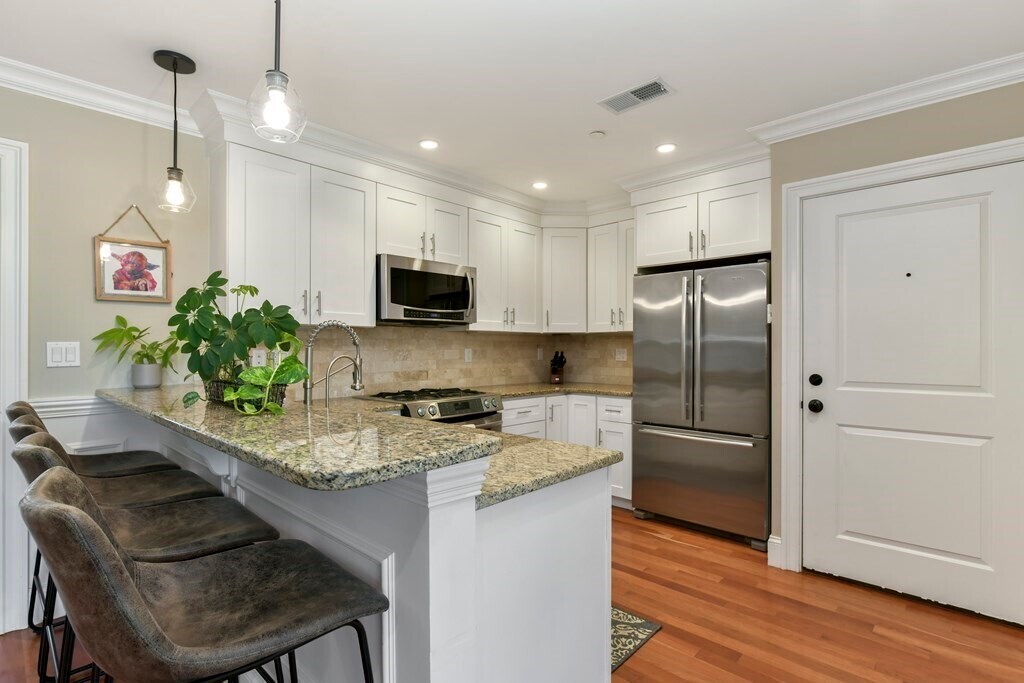 49 L St Unit 5, Boston, MA 02127 - Condo for Rent in Boston, MA ...