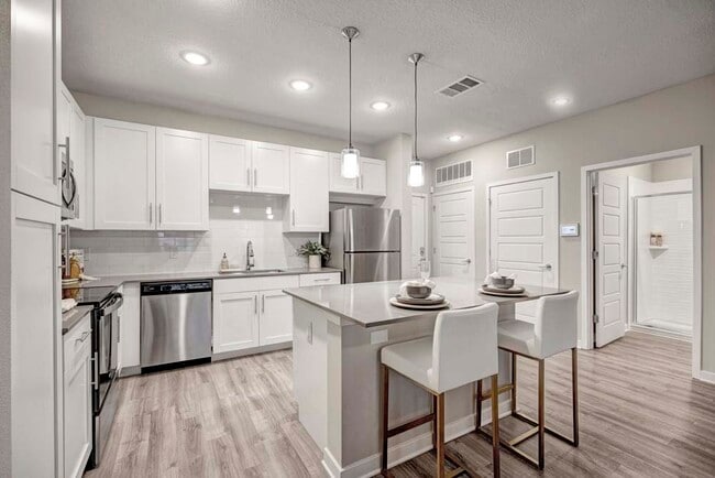 Apartments for Rent with a Walk-In Closet Near Greenland Oaks of ...