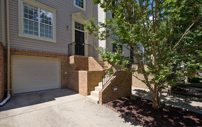 Apartments for Rent with Garages in Cloverly, MD