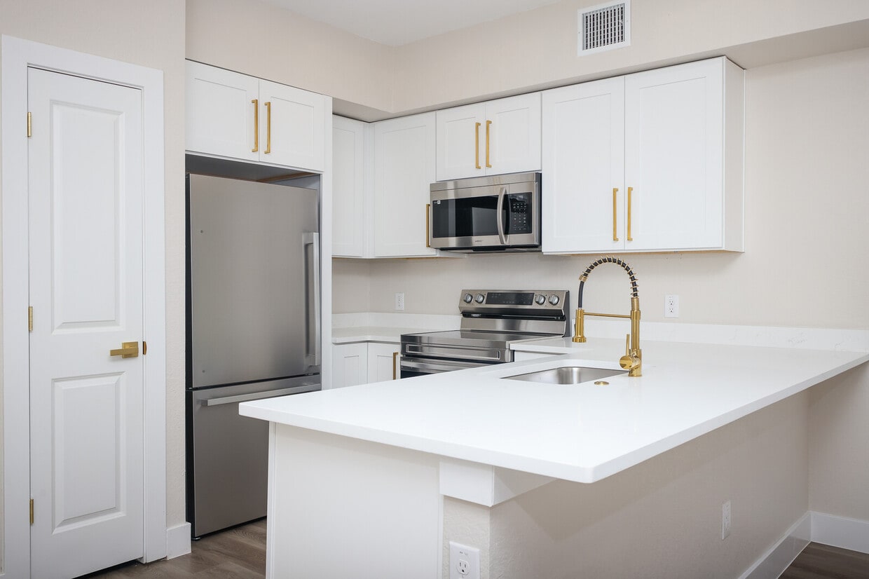 Mistletoe Manor - 1644 W Mistletoe Ave San Antonio, TX 78201 ...