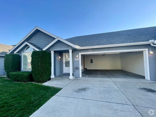 Houses for Rent with Garages in Terrace Heights, WA