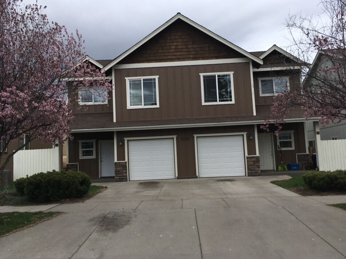 21035 Carl St Unit 2, Bend, OR 97701 - Room for Rent in Bend, OR ...