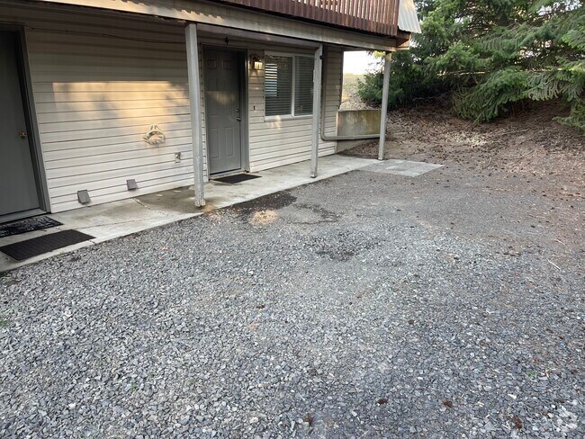 Apartments for Rent with a Walk-In Closet in Colton WA