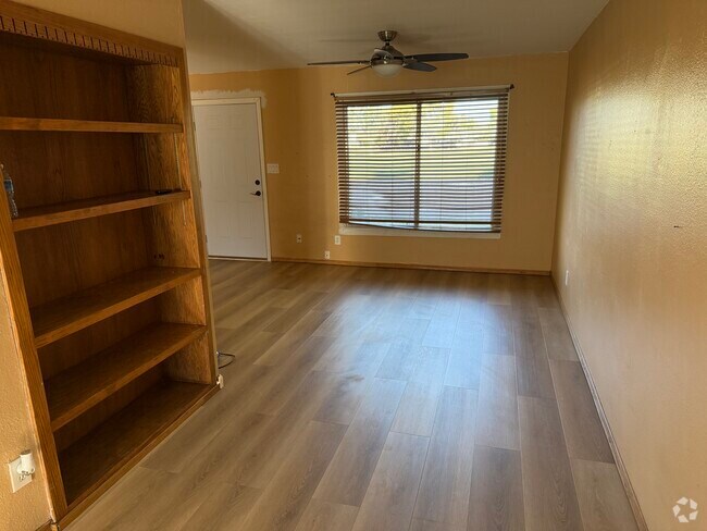 New Park Premiere South Townhomes Apartments for Rent with Extra ...