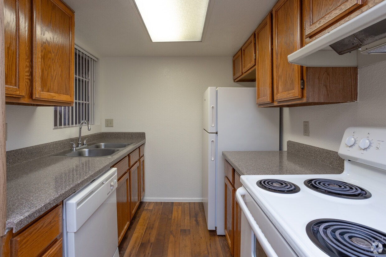 Catalina Crossing Apartments - 9095 N Oracle Rd Oro Valley, AZ 85704 ...