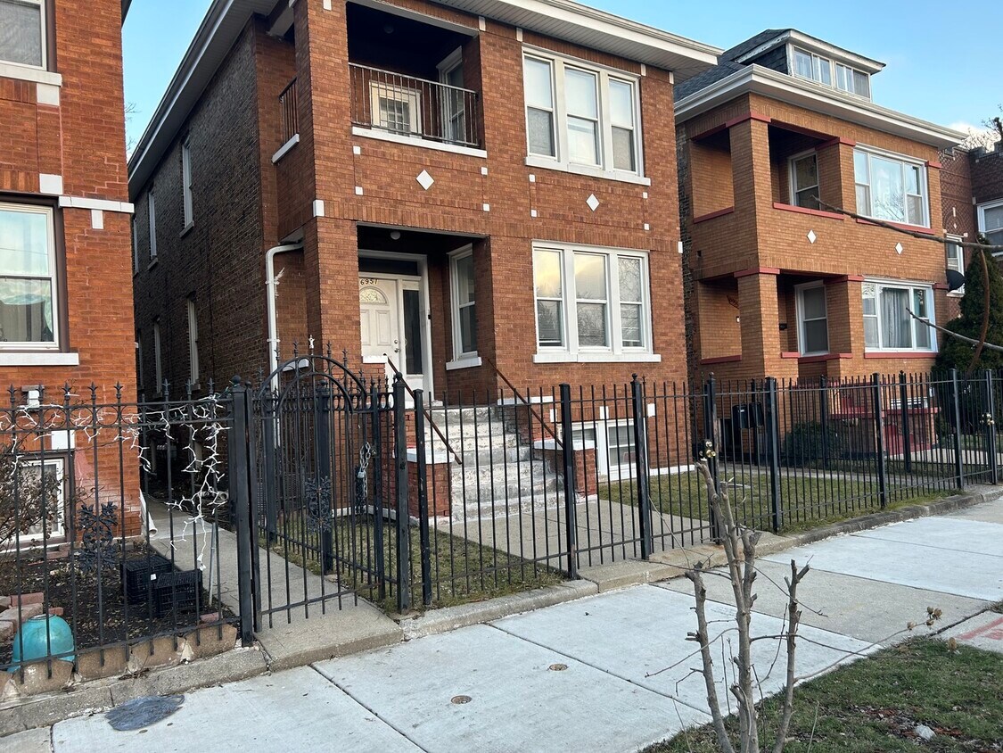 6951 S Rockwell St, Chicago, IL 60629 - House Rental in Chicago, IL ...