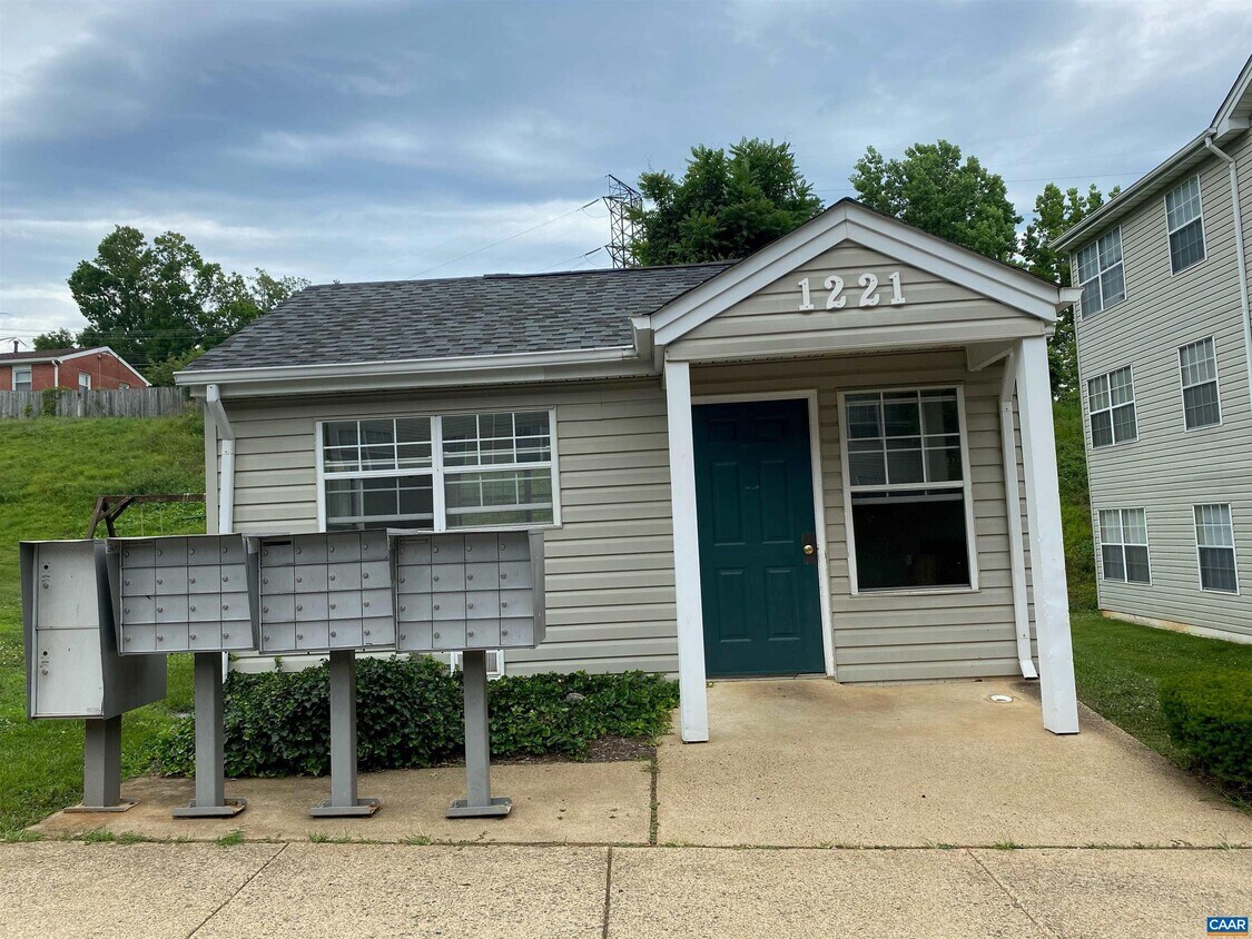 1226 Smith St Unit H, Charlottesville, VA 22901 - Room for Rent in ...