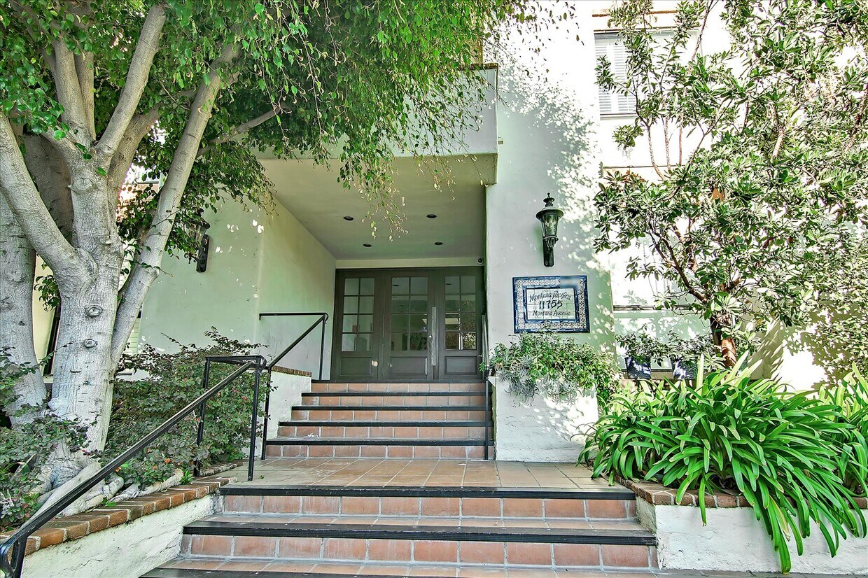 11755 Montana Ave Unit 106, Los Angeles, CA 90049 - Condo for Rent in ...