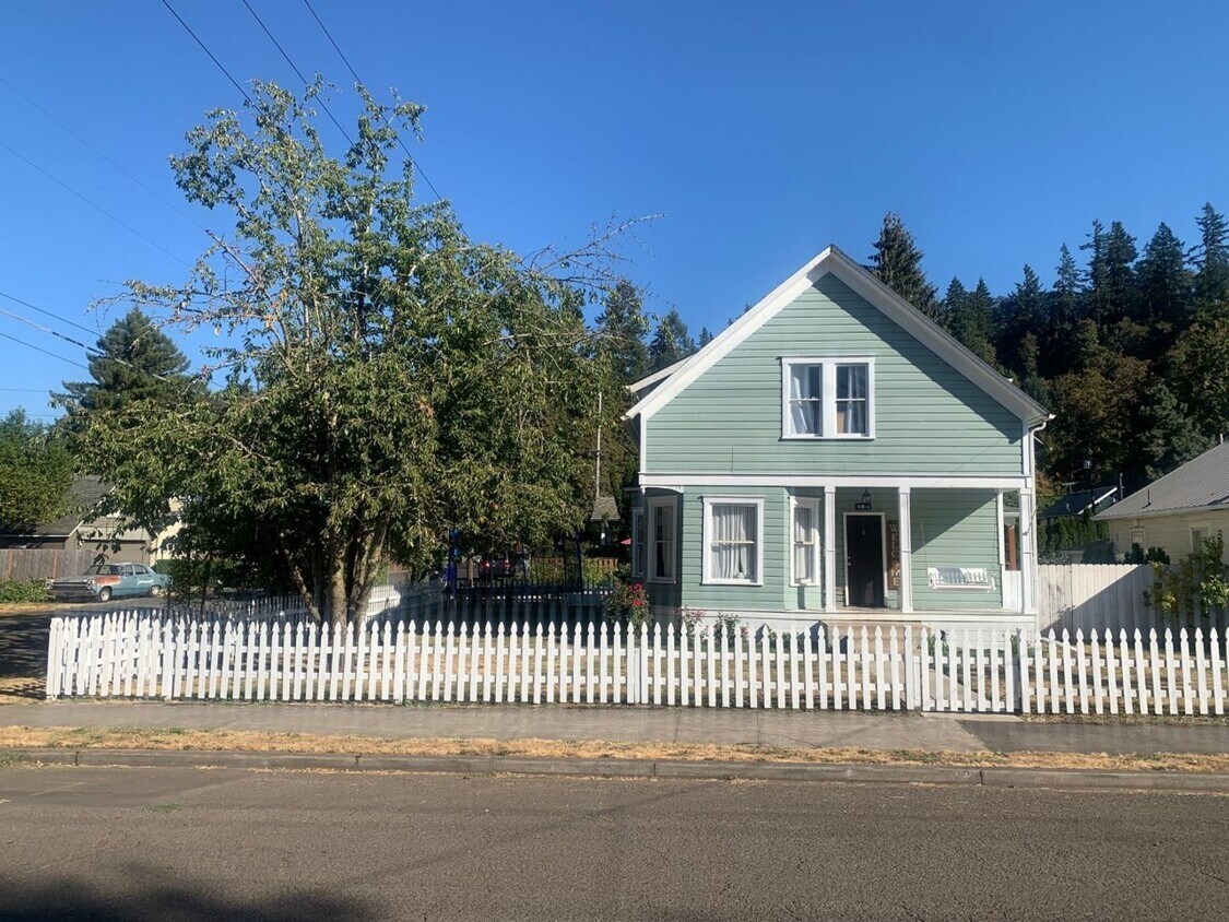 122 C St, Oregon City, OR 97045 - House Rental in Oregon City, OR ...