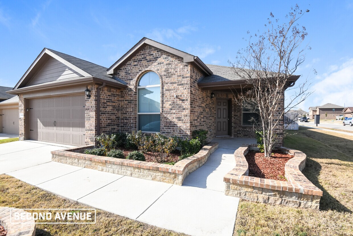 1100 Autumnwood DR - House Rental in Azle, TX | Apartments.com