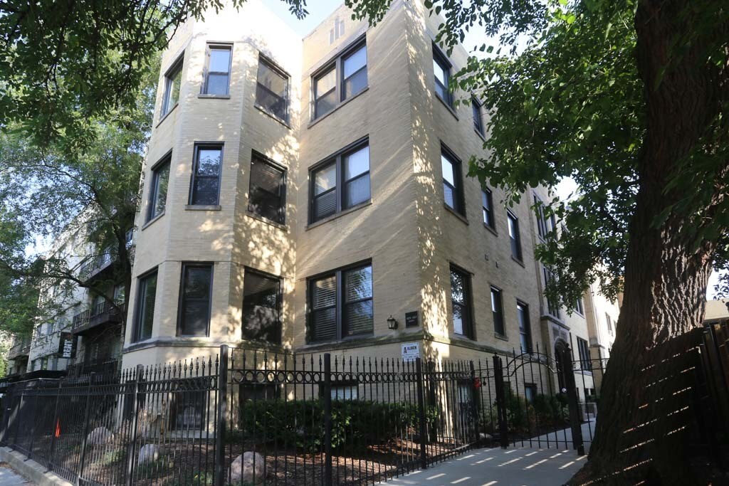 525 W Barry Ave Unit S3, Chicago, IL 60657 | Apartments.com