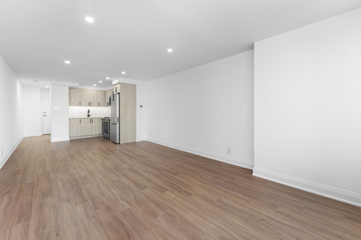 44 Charles West in Manulife Centre Apartments - 55 Bloor St W Toronto ...
