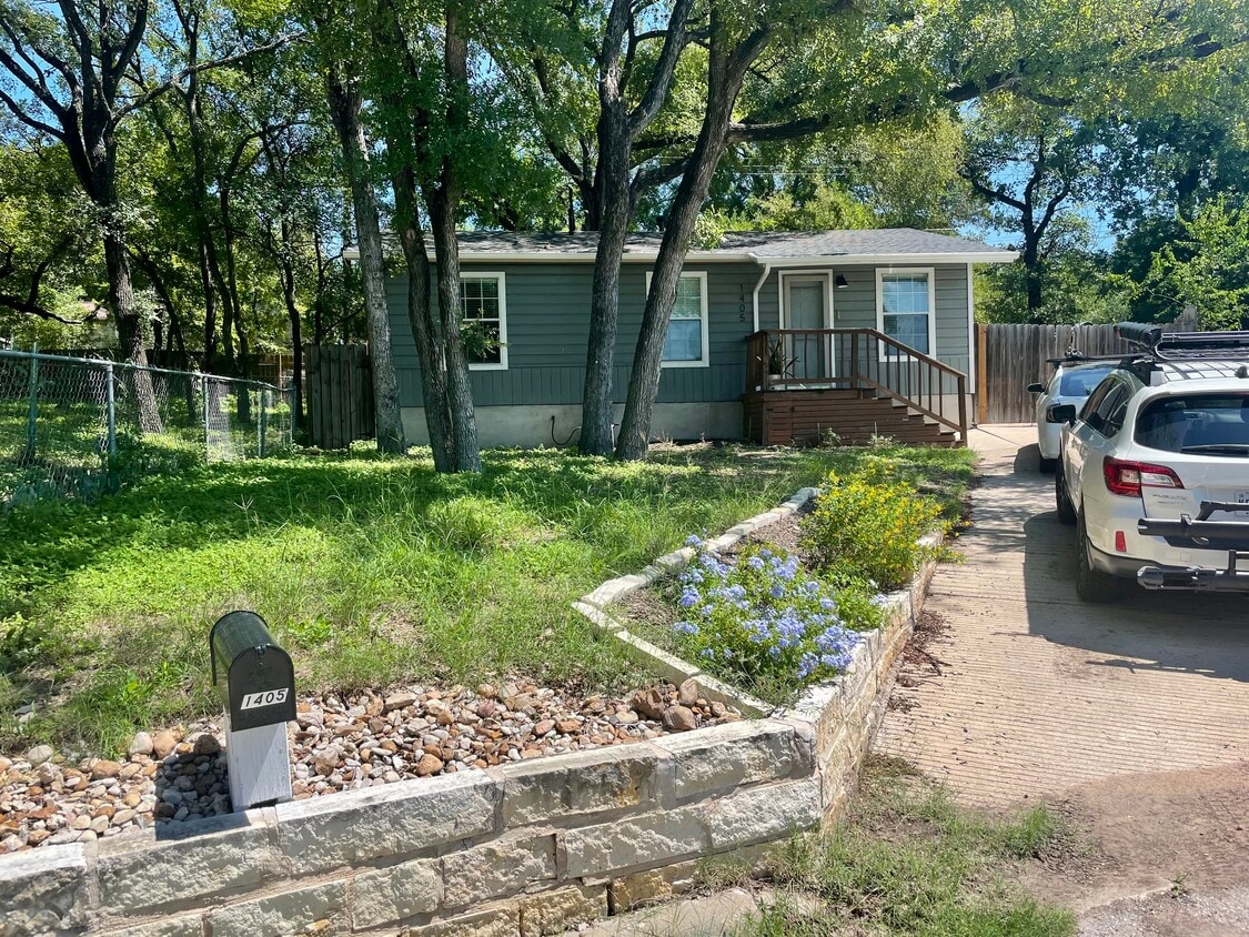 1405 Waldorf Ave, Austin, TX 78721 - House Rental in Austin, TX | Apartments.com